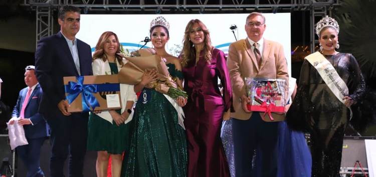 Coronan a la Señorita Fiestas del 271 Aniversario de la Fundación de ...