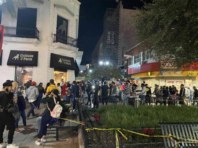 Día y noche regios atestan calles de Monterrey – Sentido Común