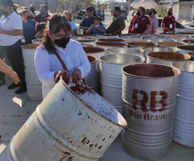 Entregan tambos para que familias depositen basura – Sentido Común