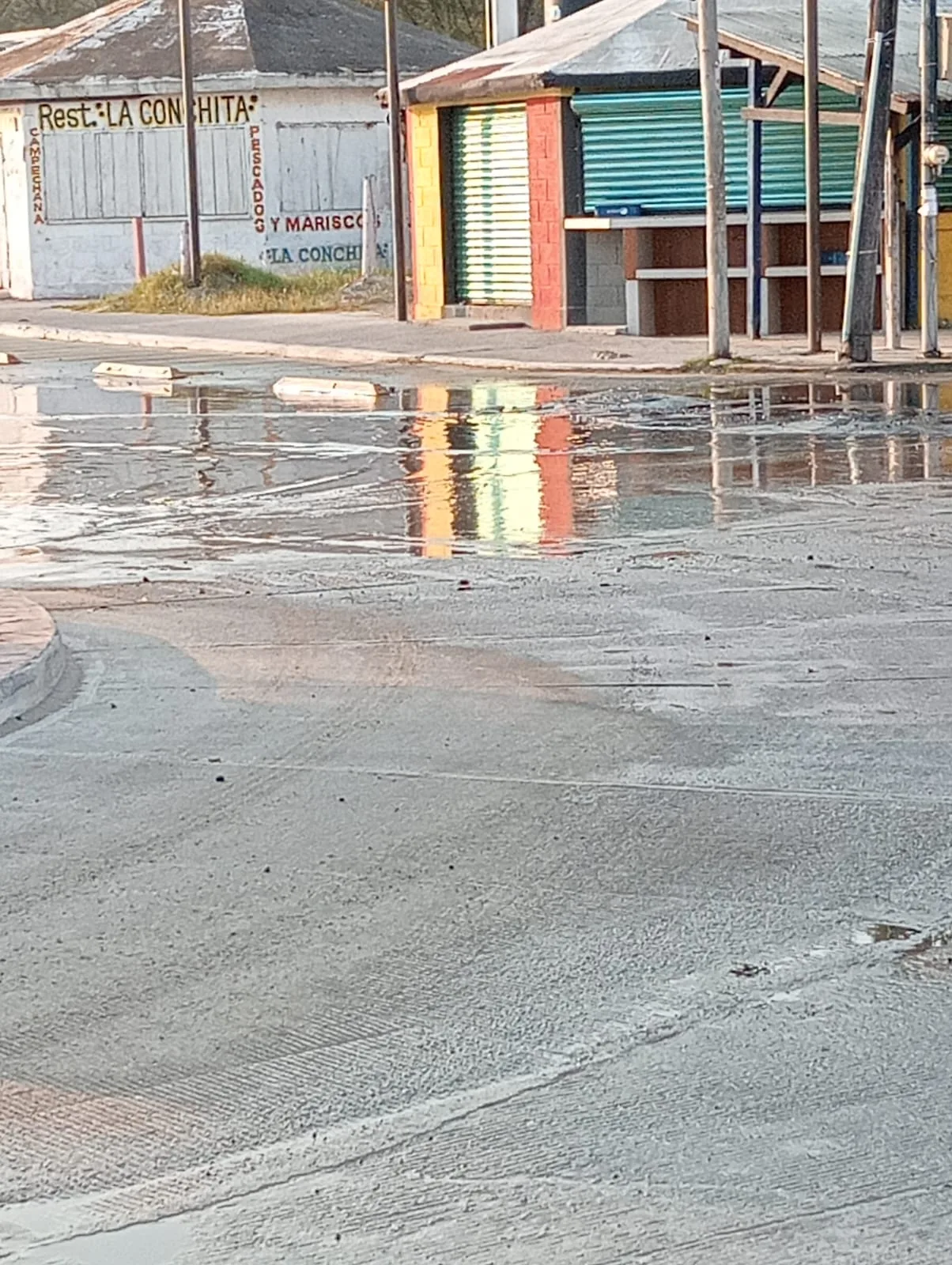 Bulevar Costero de Miramar, inundado de aguas negras; prestadores de ...